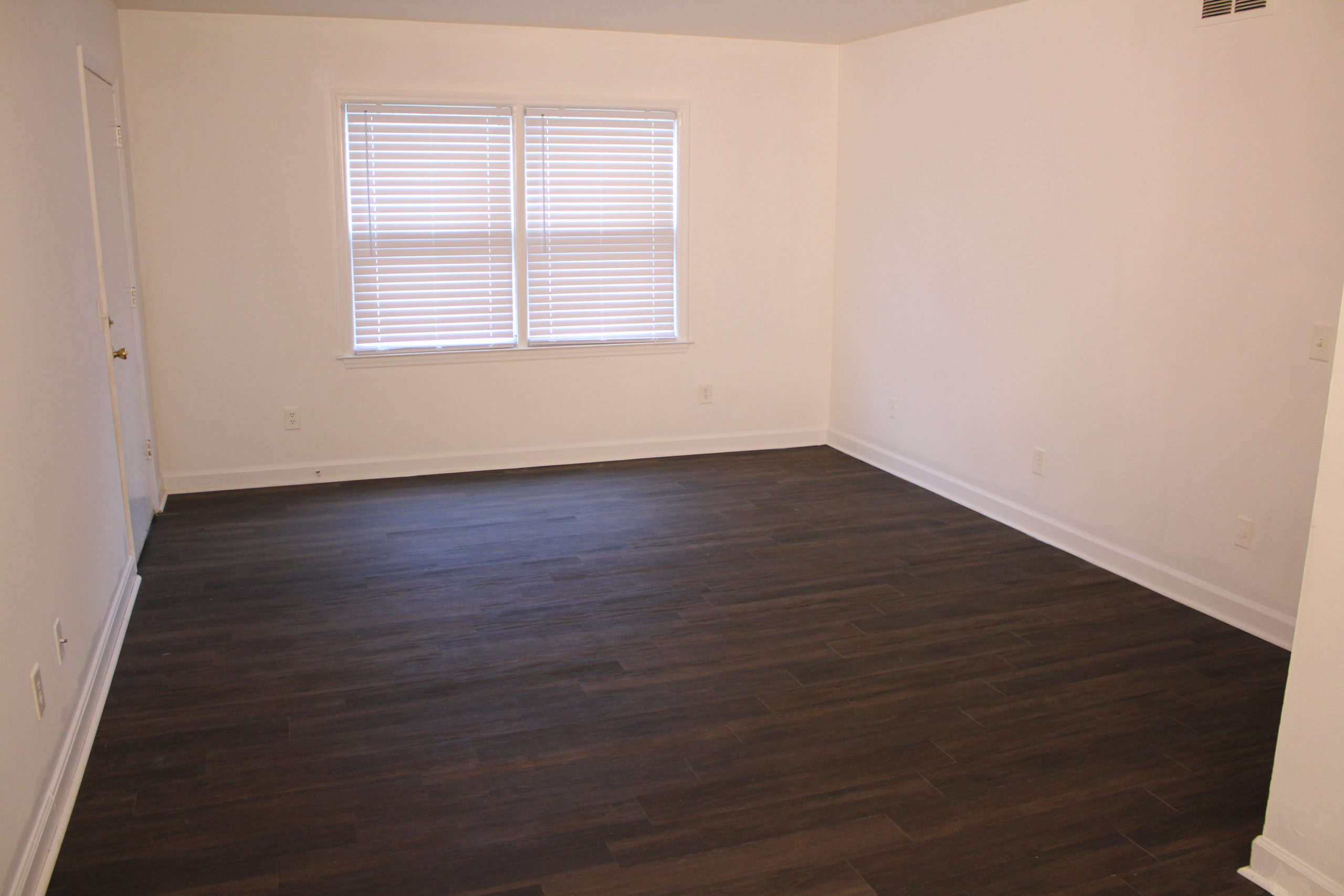 Property Tour – Country Club Apartments